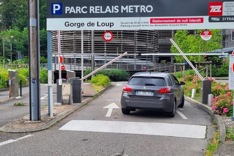 Parc relais de Gorge de Loup : usager du métro y es-tu
